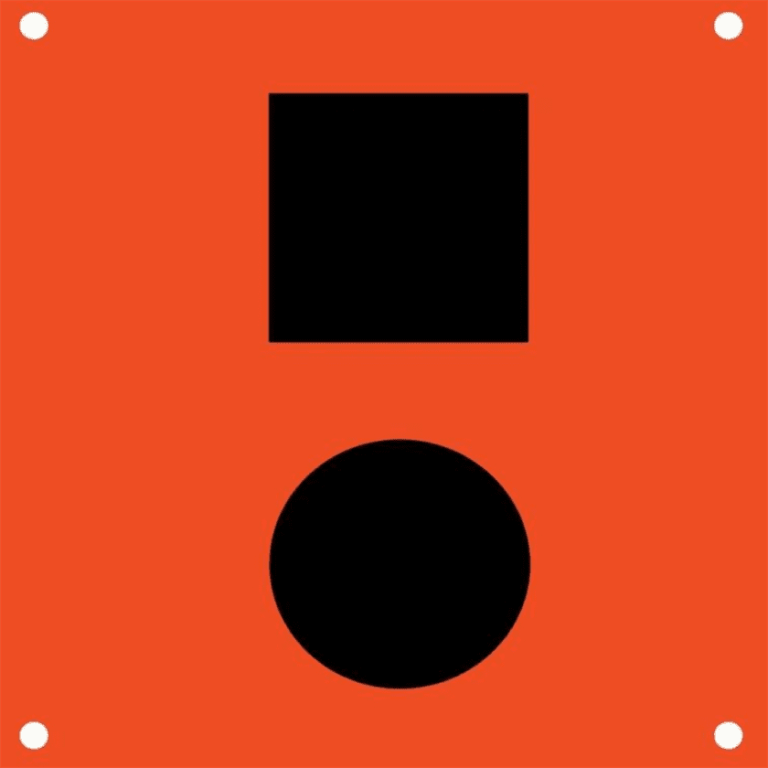 Signaux de détresse en bateau visuels, sonores et radio